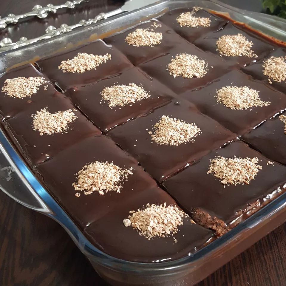 Tam Kıvamında Bol Çikolatalı Soslu Islak Kek | Lezzetli Sunumlar Sitesi