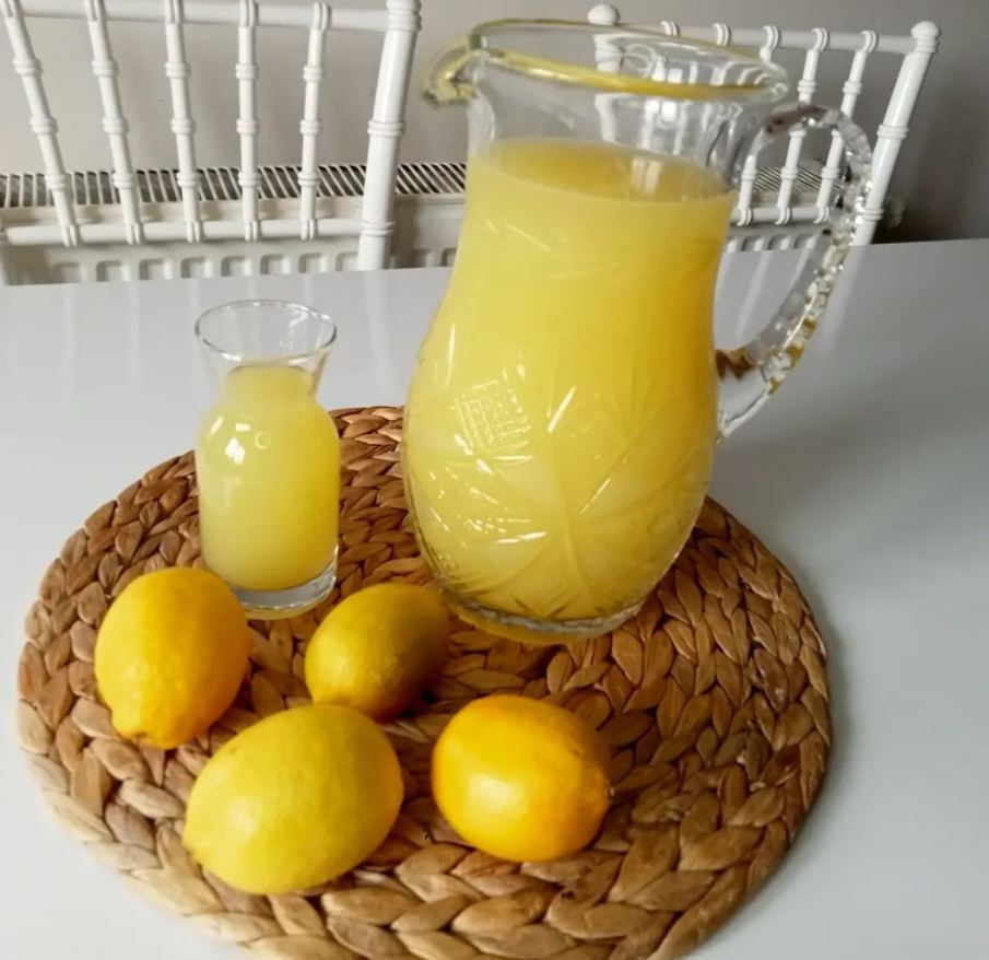 6 Adet Limon İle 2,5 Litre Limonata Yapılışı Ev Yapımı Limonata İle ...