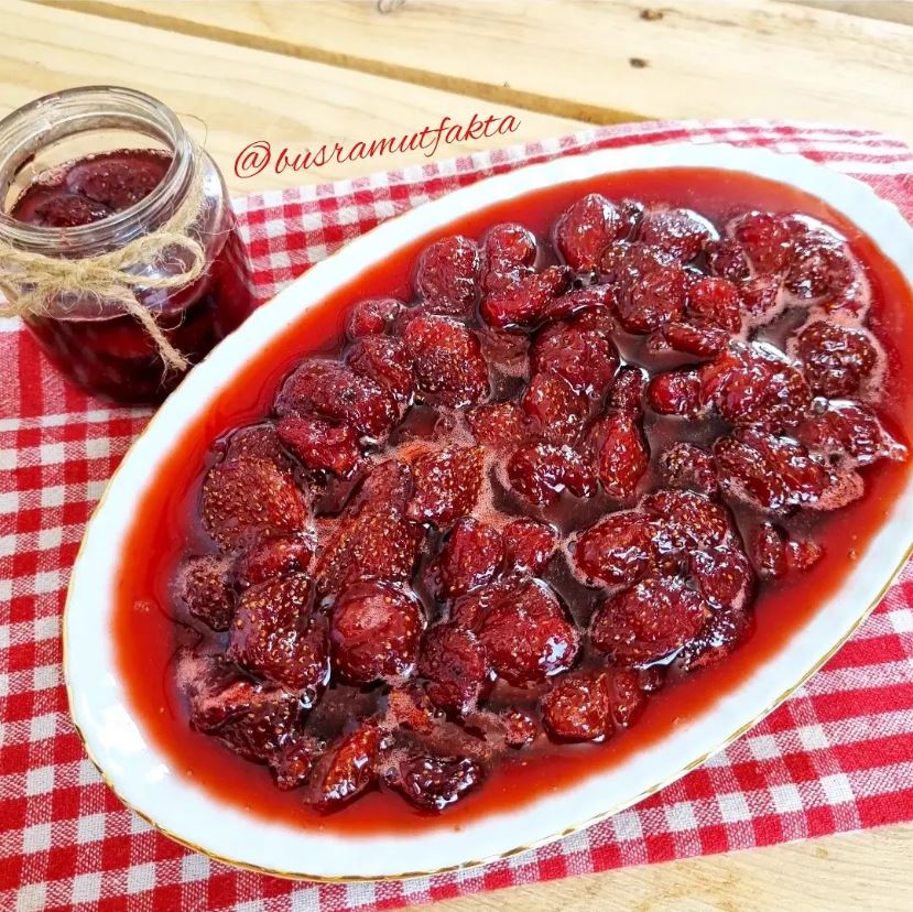 Annemin Sır Gibi Sakladığı Çilek Reçeli Tarifi | Lezzetli Sunumlar Sitesi